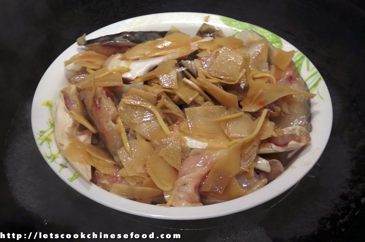 Chinese Recipe : Steamed Fish head with Sour Bamboo Shoots (食譜: 酸荀蒸魚頭)