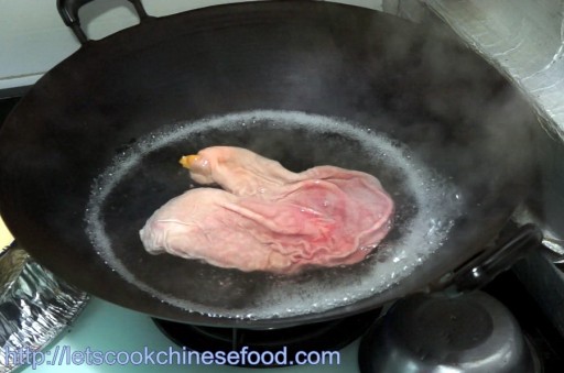 Chinese Recipe : Pig's stomach with Beancurd Sheet Soup (中式湯水食譜： 腐竹豬肚湯)