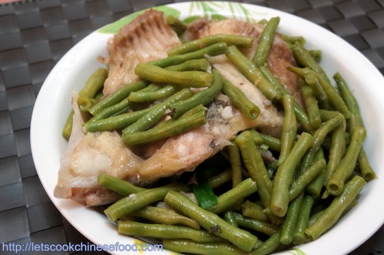 Chinese Recipe : Fish Belly Stewed with Asparagus Bean (中菜食譜：白豆角煮大魚腩)