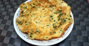 Chinese Recipe : Pan-fried Chinese Noodlefish with Egg (中菜食譜：白飯魚煎蛋／銀魚煎蛋