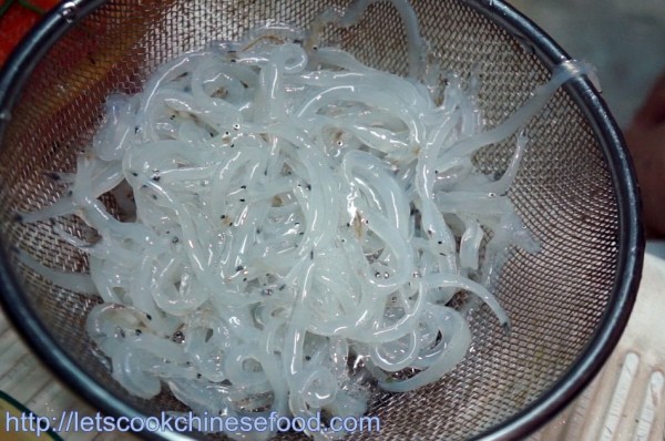 Chinese Recipe : Pan-fried Chinese Noodlefish with Egg (中菜食譜：白飯魚煎蛋／銀魚煎蛋